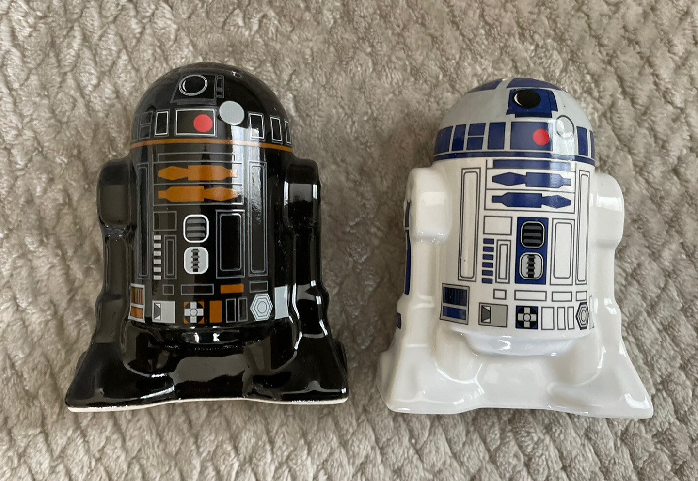 Disney Star Wars R2-D2 and R2-Q5 Ceramic Droid Salt and Pepper Shakers ...