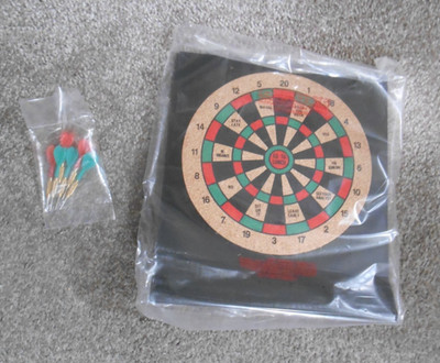 Executive Plastic Mini Dart Board Set NEW! Comes with 6 darts | eBay