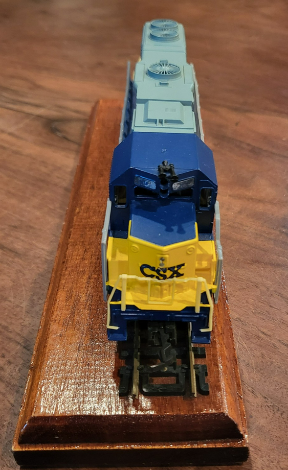 CSX Locomotive #2678 Model Train on Wooden Display Stand HO Scale | eBay