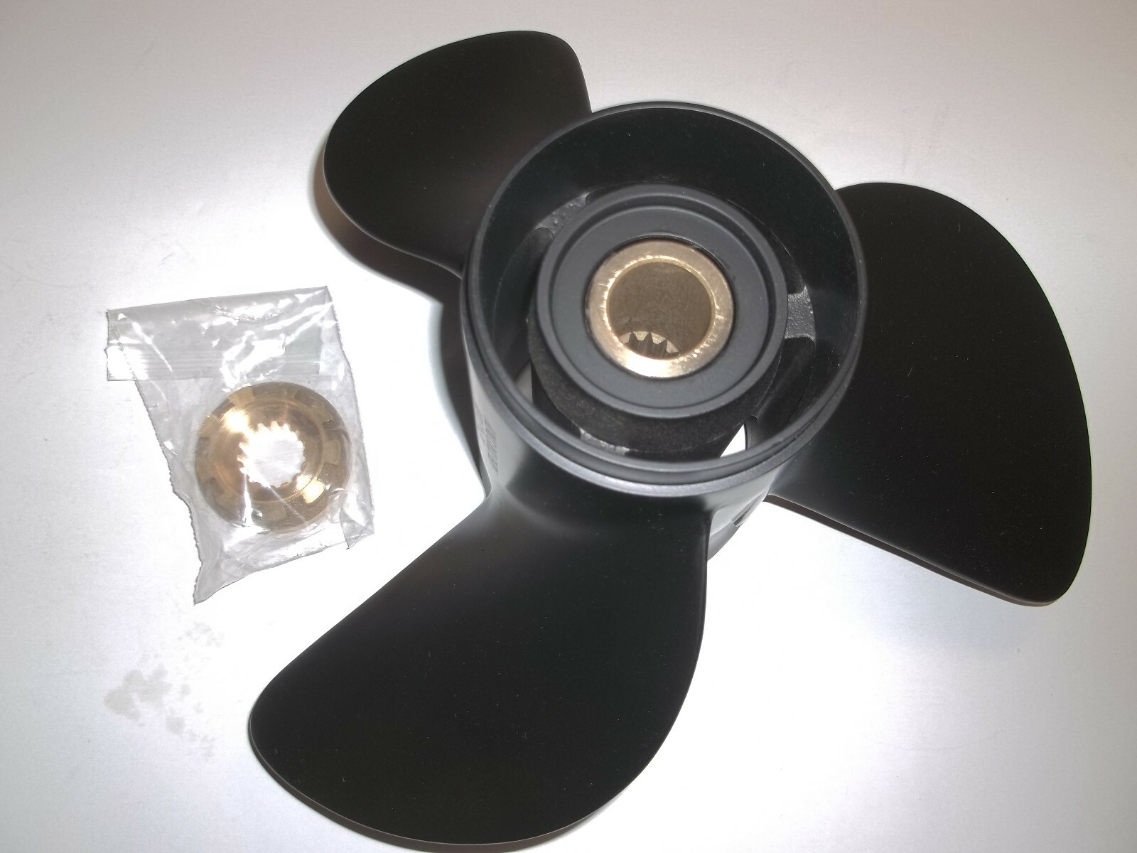 Mercury Propeller 13 X 19 Prop w/ complete hub 40 60 90 75 115 125 hp ...