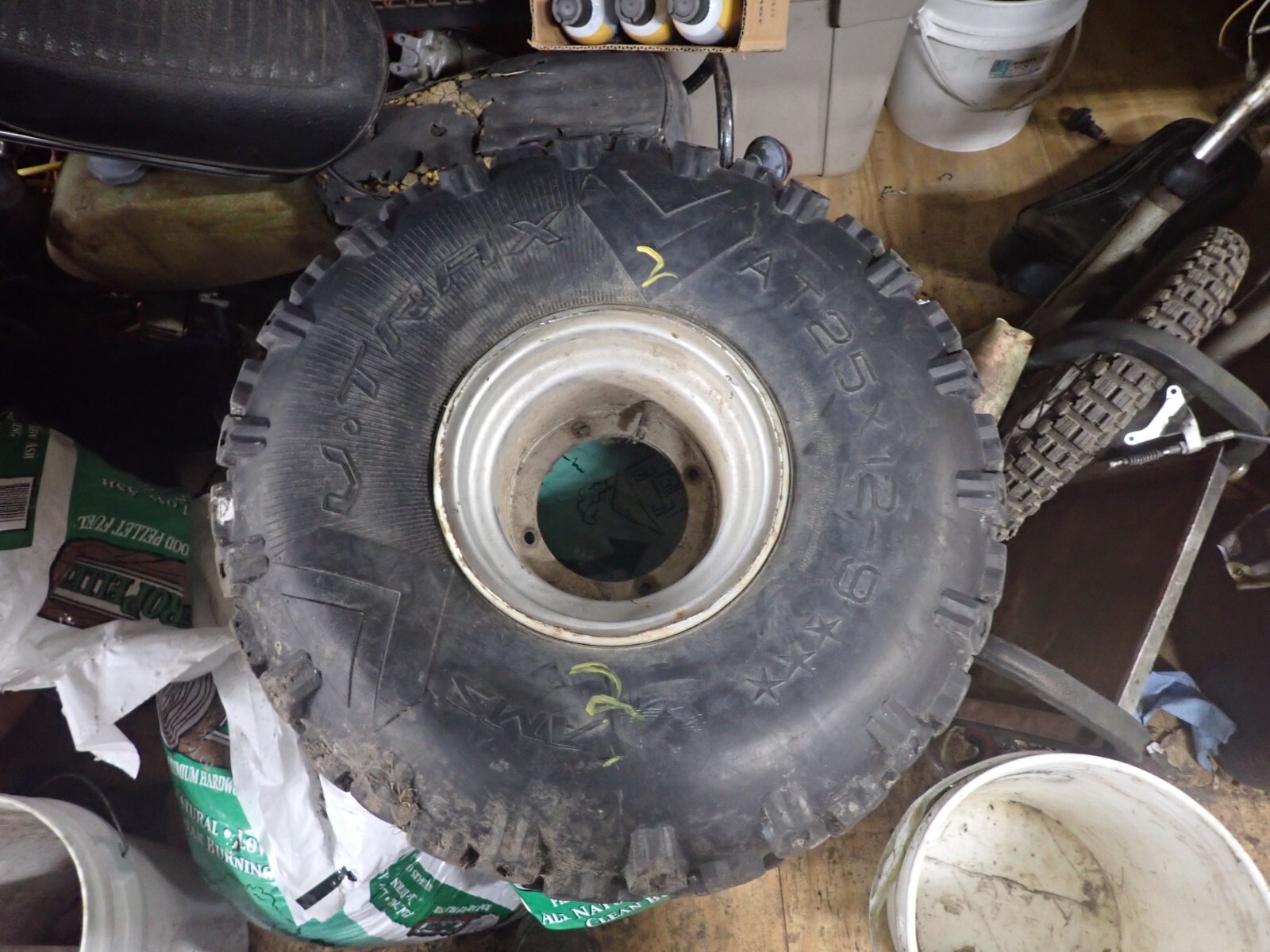 HONDA 1984 Honda ATC 200 M 3 Wheeler Rear Wheel/Rim U TRAX TIRE 25X12X9 ...