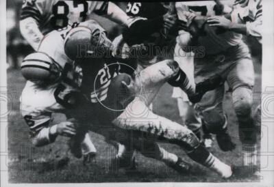 1961 Press Photo Tom Watkins of the Browns went no place in tray at ...