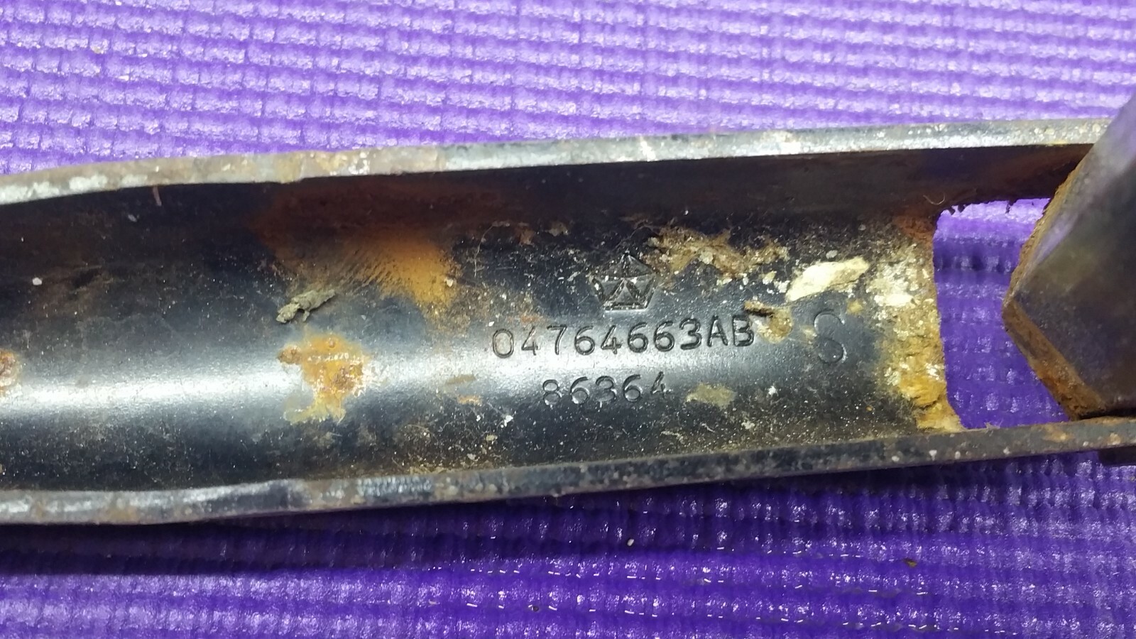 Spare+Tire+Jack+Handle-LX%2C+VIN%3A+R%2C+108.0%22+WB+Mopar+04764663AB ...