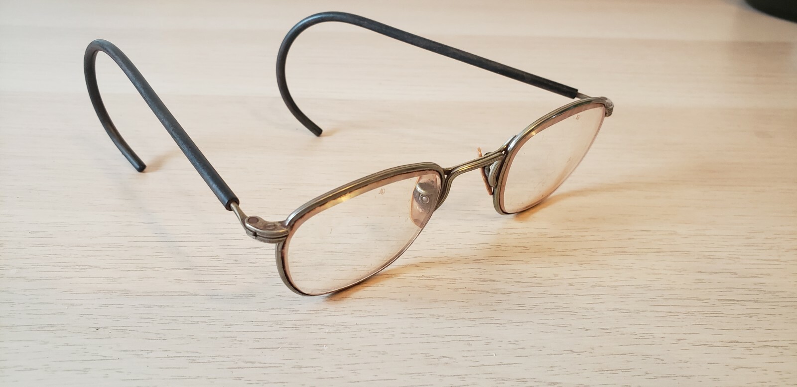 Antique Vintage Wire Rim Eyeglasses with Metal Case - Gem