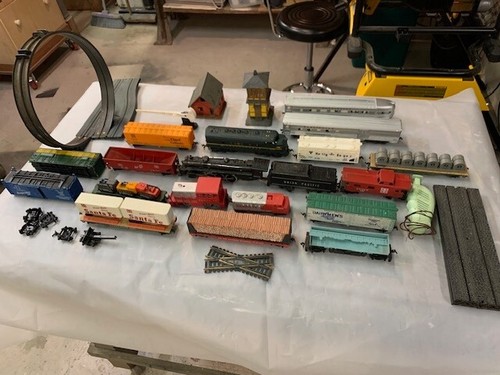 17 Vintage Lot of Train Cars Mixed HO Scale Train Cars & including 4 ...