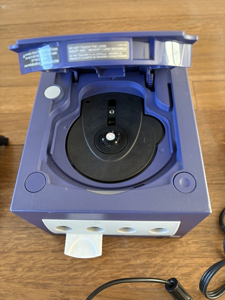 Nintendo GameCube DOL-001 Indigo Console System Bundle 4 Controllers ...