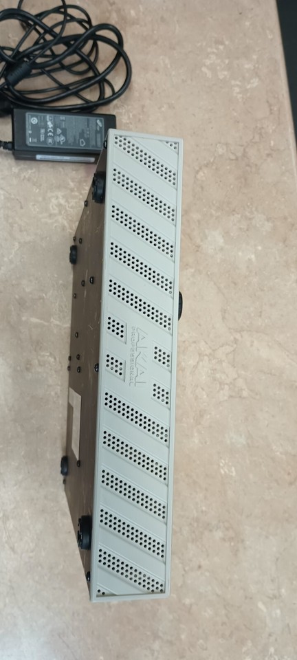 AKAI professional MPC ONE Retro Edition Standalone Music Production ...