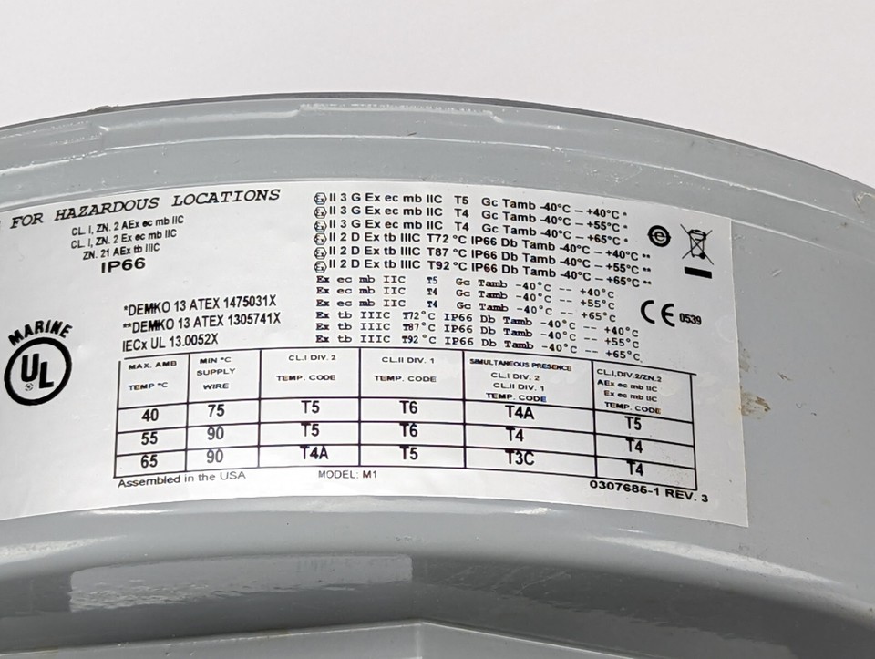 Eaton Crouse Hinds VMVL-3-R3-UNV1 LED Light CHAMP Series Hazardous ...