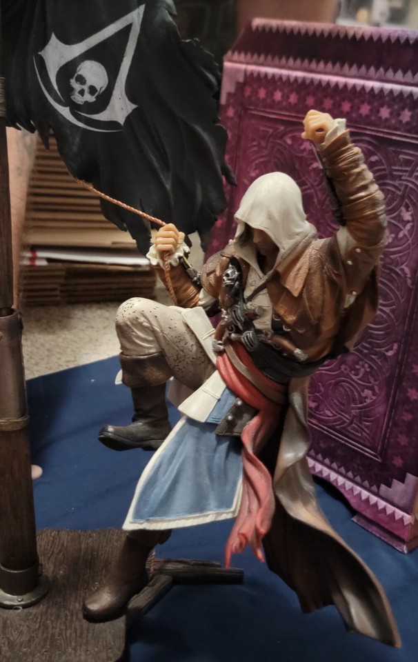 Assassin's Creed Black Flag Edward Kenway Statue Collectors Edition ...