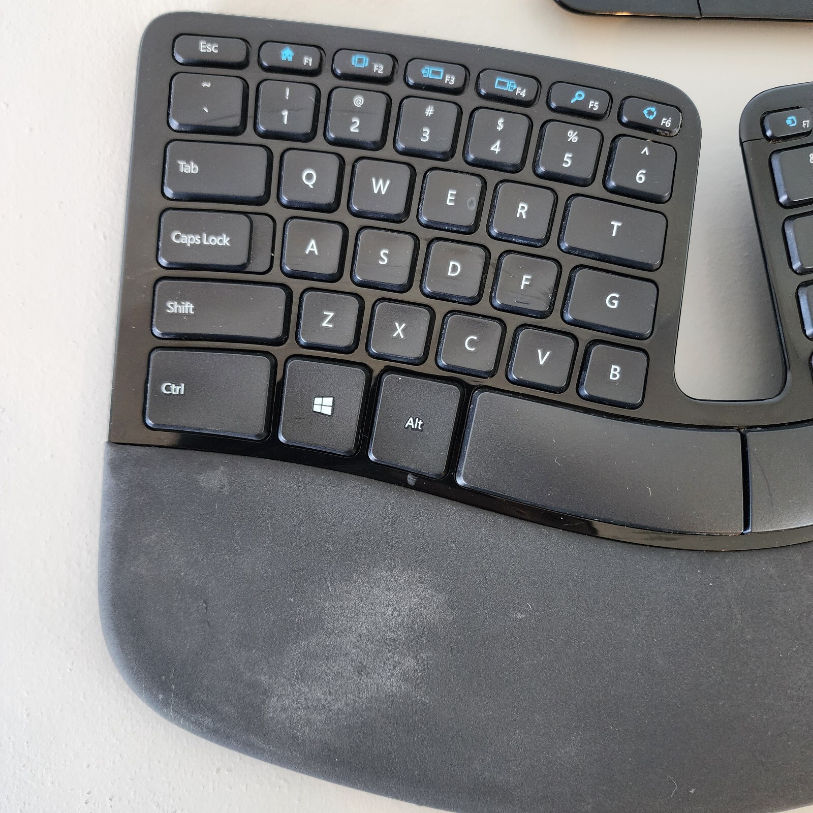 Microsoft Sculpt Ergonomic Wireless Keyboard & Ten Key - No Dongle ...