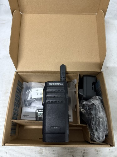 Motorola SL300 99 Channel Display Radio AAH88QCP9JA2AN *Refurbished ...