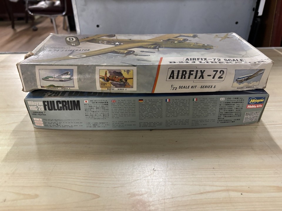 2x Military Aeroplane 1:72 Model Kits To Include Airfix B-24 J ...