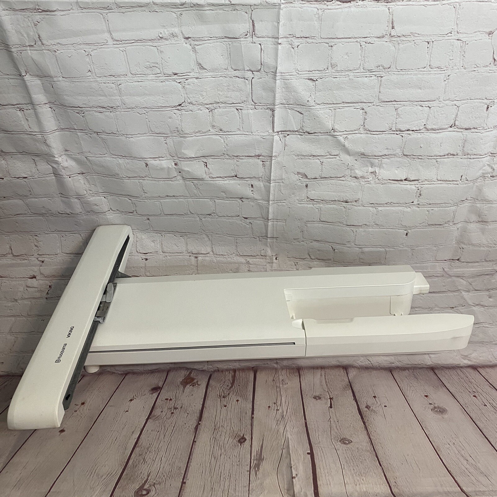 VIKING HUSQVARNA DESIGNER DIAMOND ROYALE SEWING MACHINE | eBay