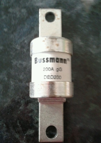 Cooper Bussmann DEO200 200 Amp 415 Volt Offset Bolted Tag Fuse HRC ...