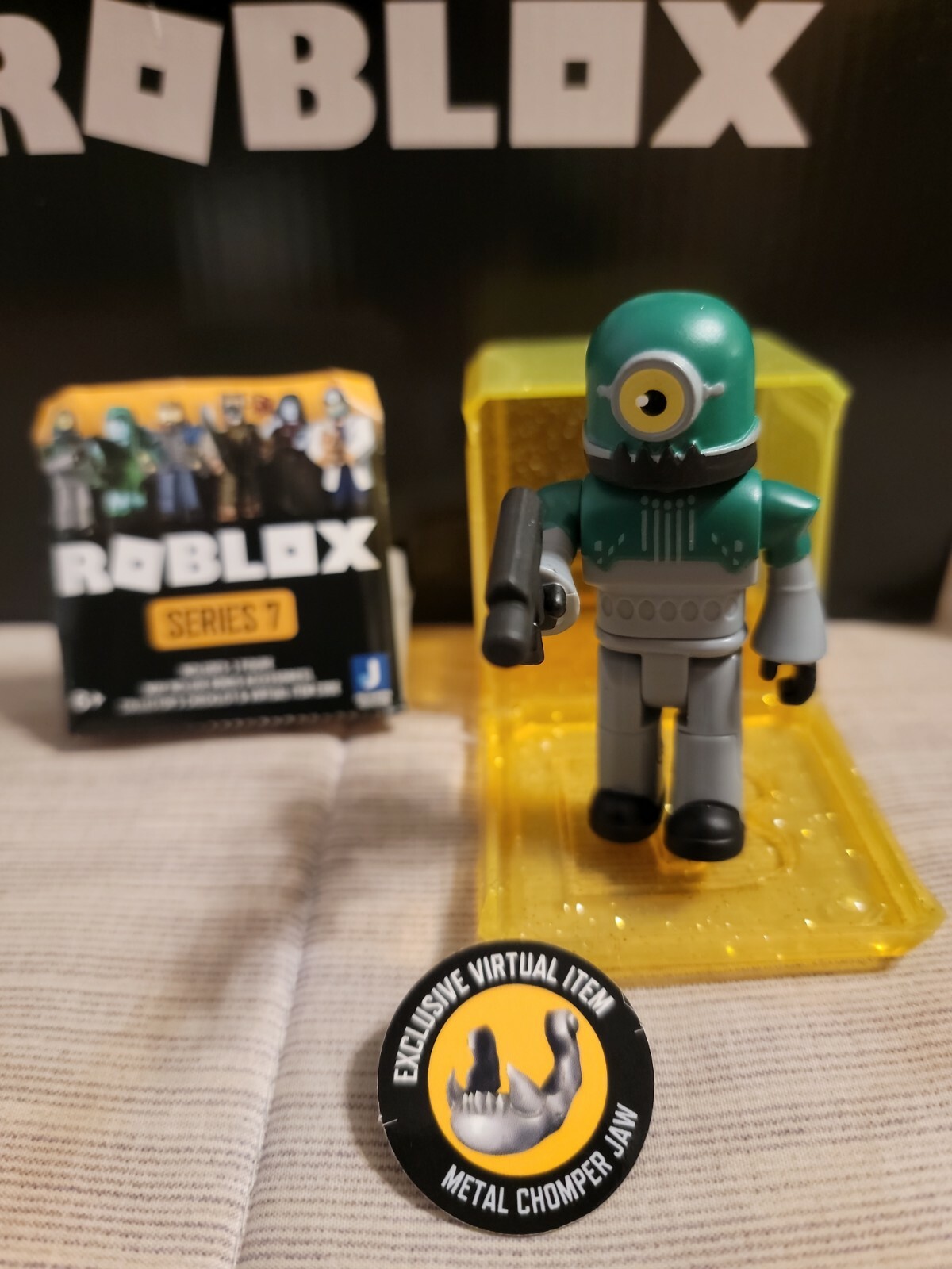 Roblox Celebrity Series Metal Chomper Jaw Virtual Code Thrill Island ...