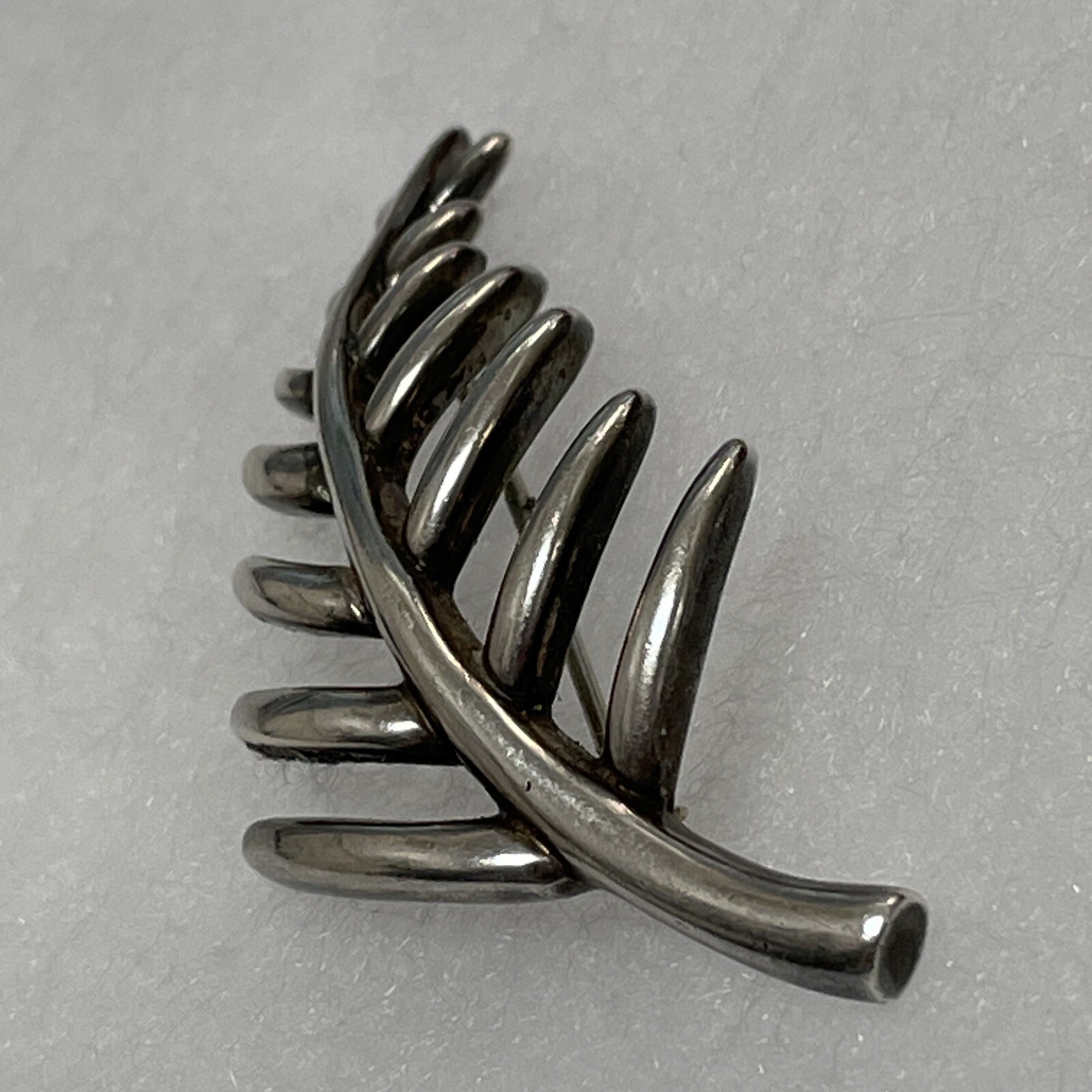 TIFFANY & CO 1996 ITALY STERLING SILVER LEAF PIN BROO… - Gem