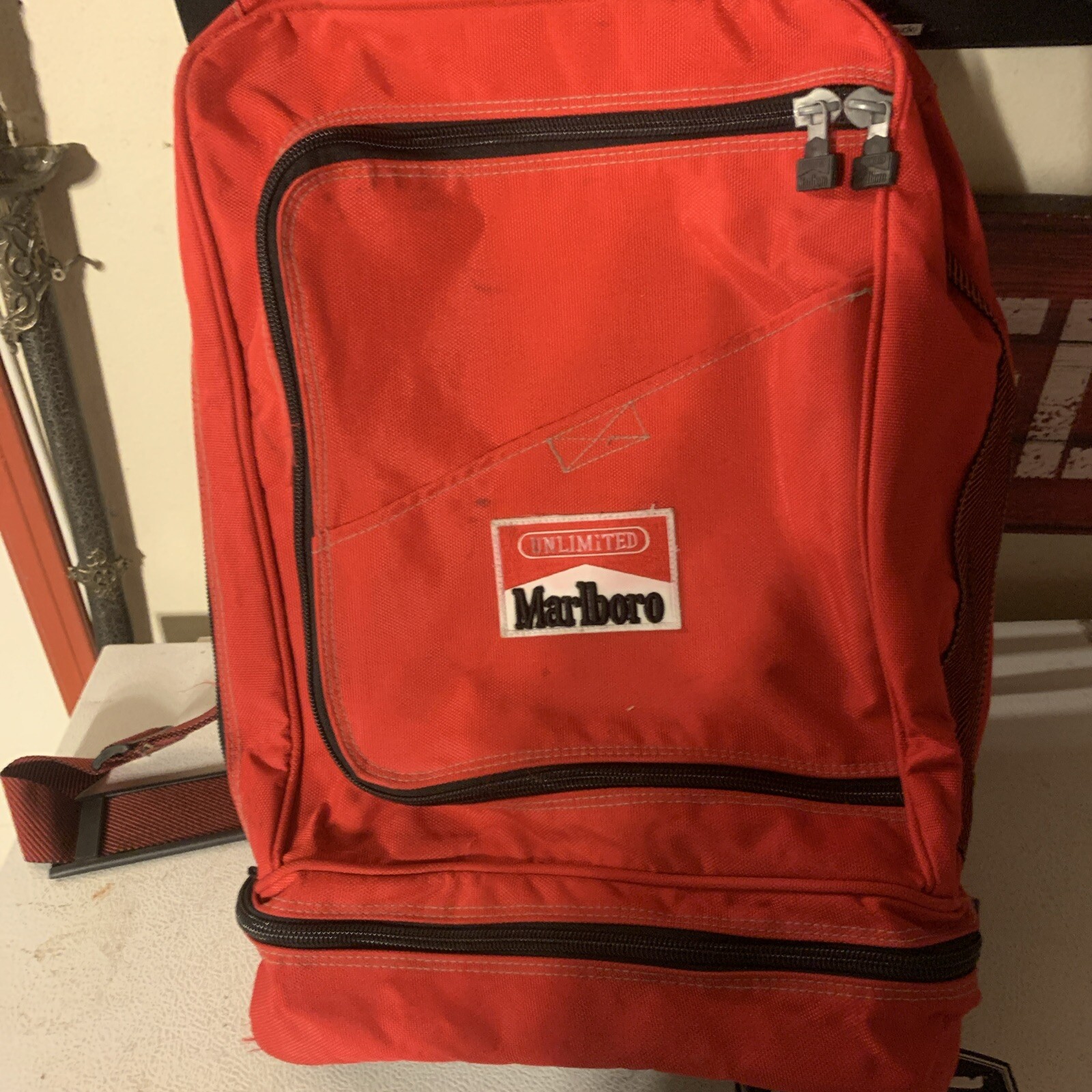 Marlboro Red Backpack Duffle Bag Convertible Hide Str… - Gem