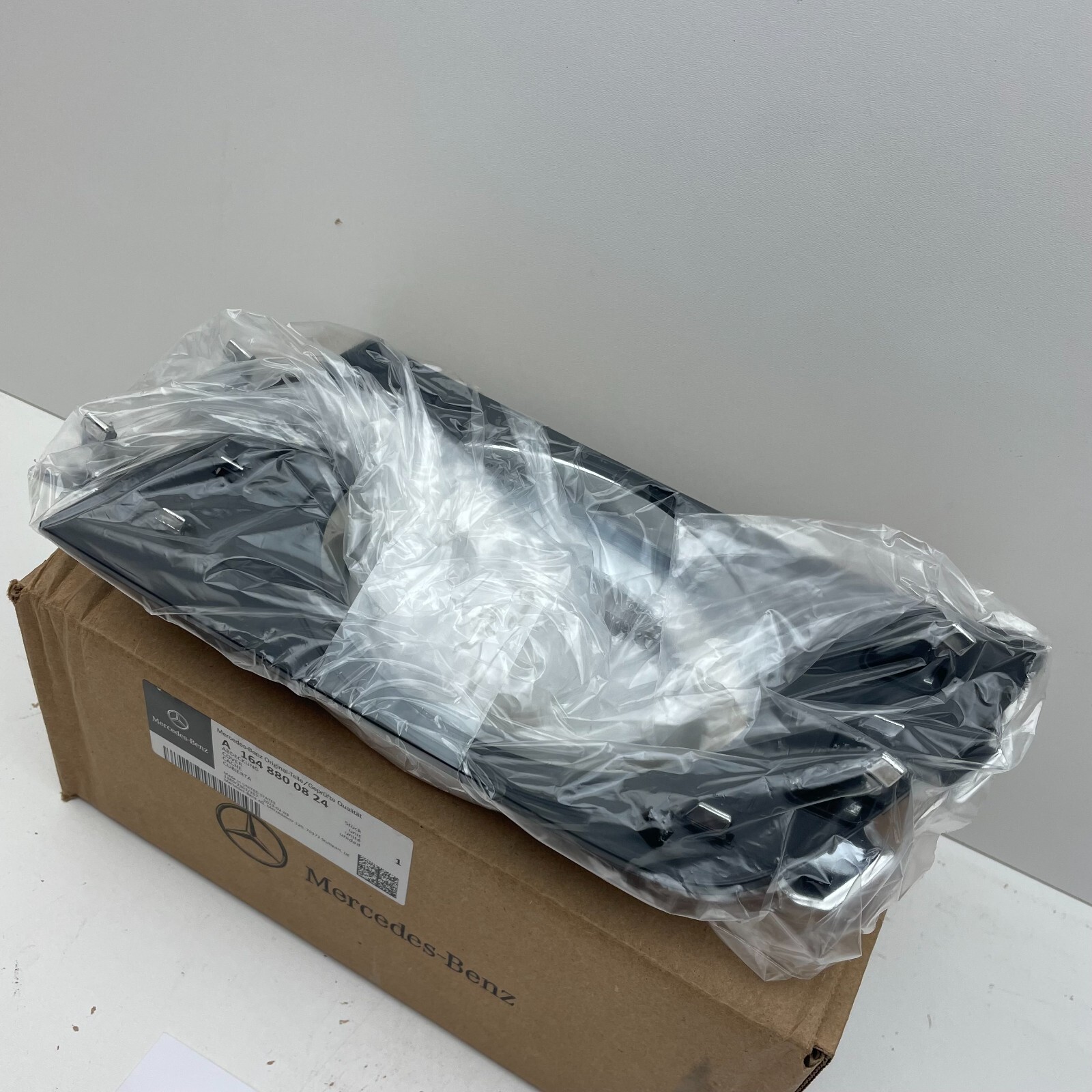 OEM Mercedes Benz ML Class W164 Front Right Fog Light Trim A1648800824 ...