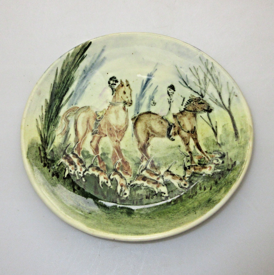 MARTIN BOYD POTTERY PLATE DEPICTING A FOX HUNTING SCENE AUSTRALIAN ...
