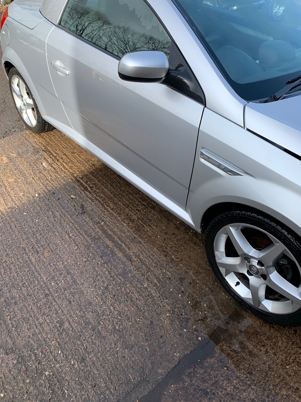 Vauxhall Tigra b 2006 Breaking, DRIVERS DOOR AND WING STILL AVAILABLE ...