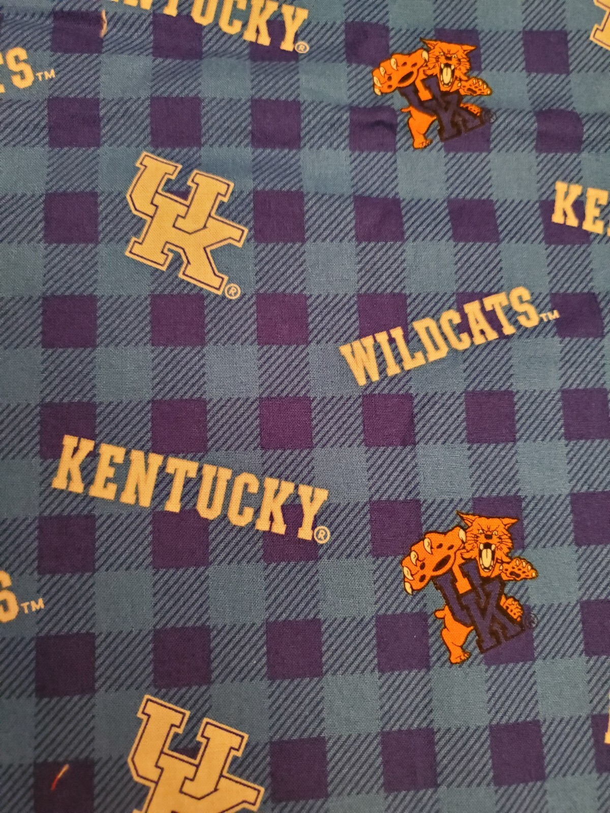 UNIVERSITY OF KENTUCKY - PLAD PATTERN - WILDCATS - 100% COTTON FABRIC ...