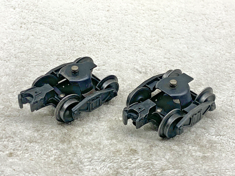 Lionel Staple-End Trucks w/Magnetic coupler & Stud - 2 | eBay