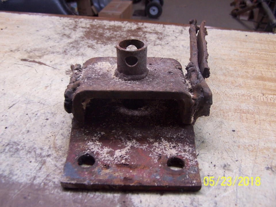 FORD 8N,9N, JUB,NAA,600,601, 2000 TRACTOR BOTTOM DRAWBAR BRACKET | eBay