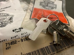 NOS GENUINE HARLEY DAVIDSON BARREL KEY SET 71452-91A 3161 | eBay