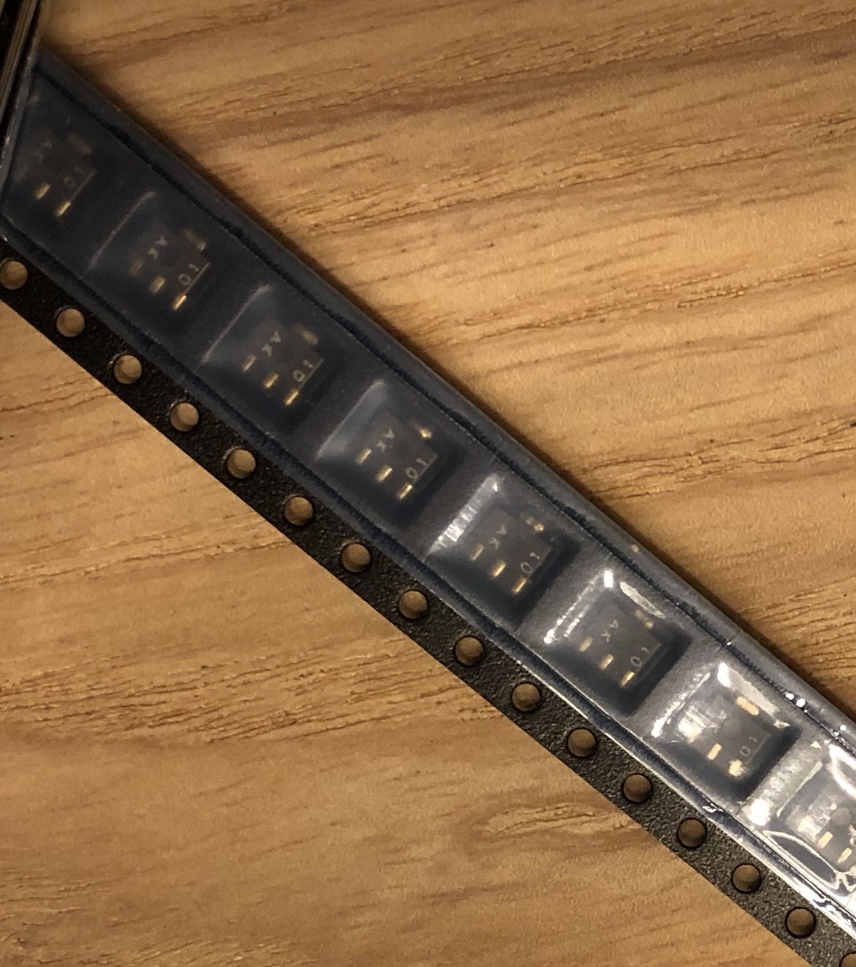 IRFS1Z0 100V Single N-Channel HEXFET Power MOSFET SOT-89 (TO-243AA ...