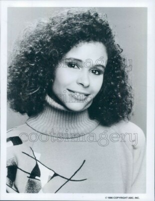 1986 Press Photo Pretty Actress Troy Beyer Wearing Sweater 1980s | eBay