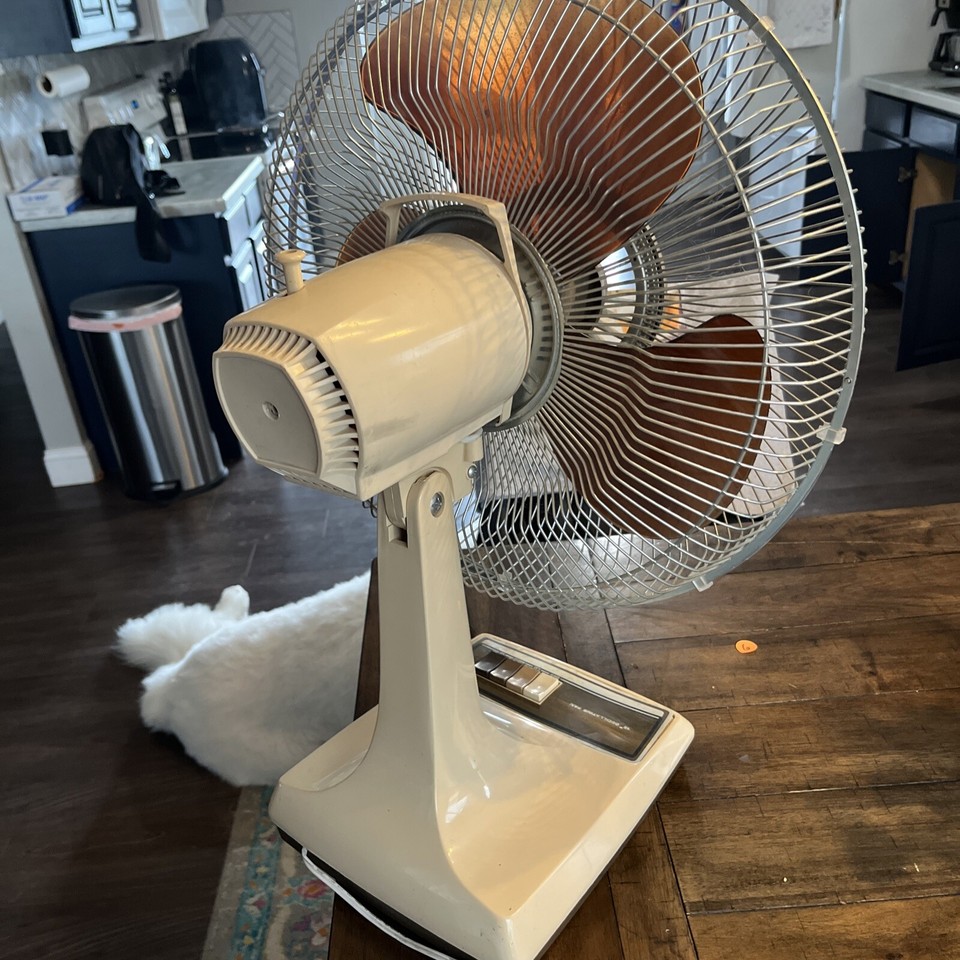 VINTAGE Lasko 16" OSCILLATING 3 SPEED FAN "Clear Brown Blades" RARE ...