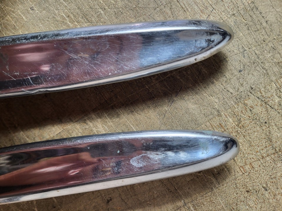 1957 CHEVROLET OE 210/150 QUARTER PANEL/TAIL FIN HORIZONTAL MOULDINGS ...