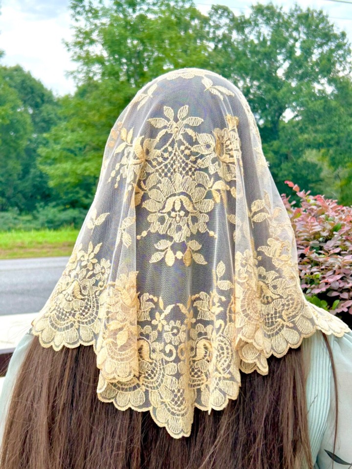 Spanish Style veils and mantillas church latin Mass Tridentine sewn in ...