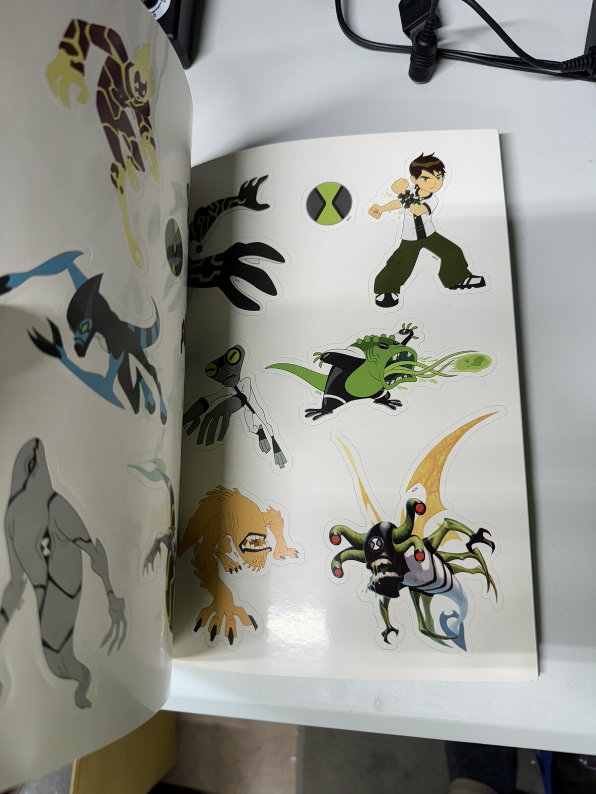 Ben 10 Ultimate Sticker BK by Modern Publishing (2008, Trade Paperback ...