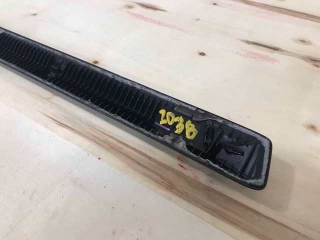 Cadillac Escalade Front Right Passenger Door Molding 15876406 OEM A1 ...