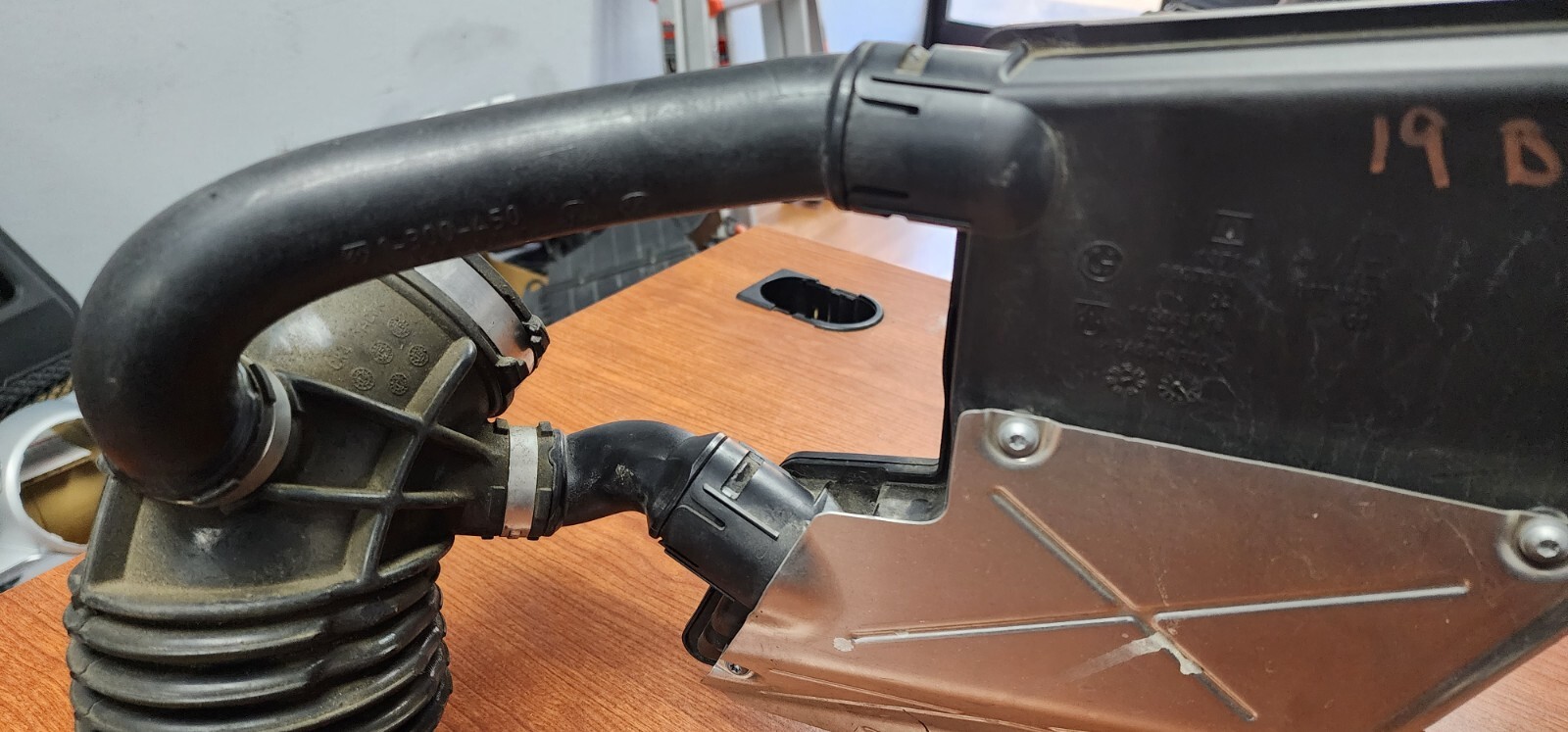 16 17 18 19 20 BMW 740I 3.0L AIR INTAKE RESONATOR OEM 13718607950 | eBay