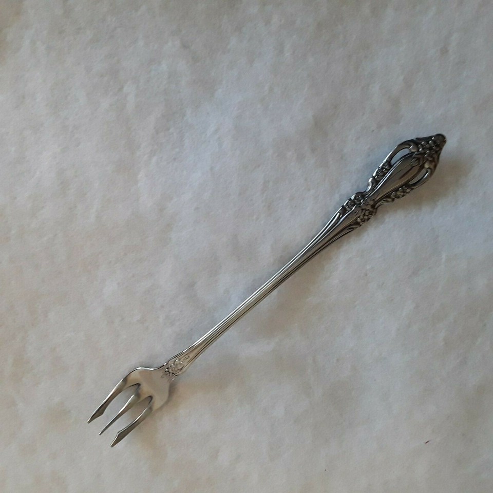 RAPHAEL Oneida Deluxe Distinction HH USA dinner knife fork soup tea ...