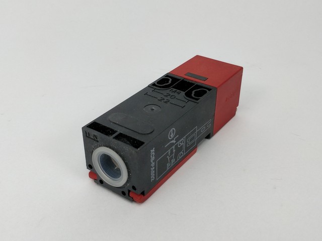 1pcs Schneider TELEMECANIQUE XCSPA592 Xcs-pa592 Safety Interlock Switch ...