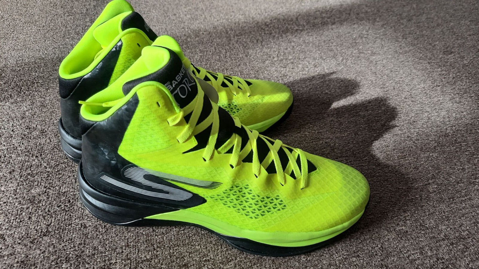 SKECHERS GO BASKETBALL TORCH SIZE UK 11 BASKETBALL TRAINERS | eBay