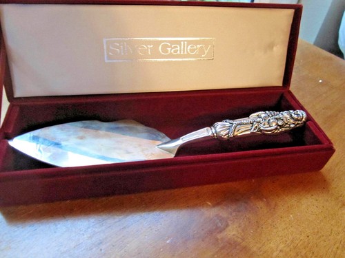 Santa Christmas Cake/Pie Server by Godinger Silver Galley in Red Velvet ...