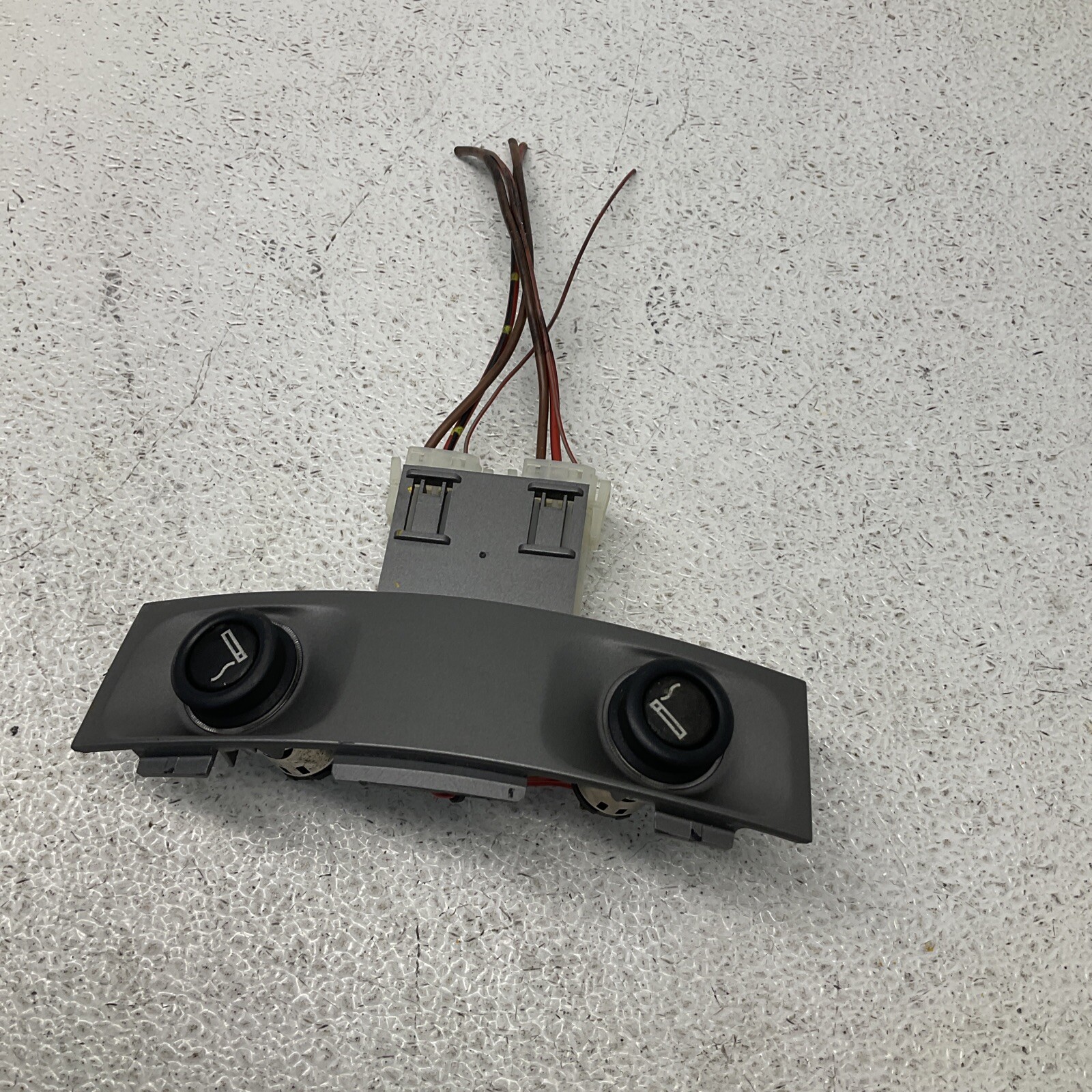 2002 - 2008 BMW E65 E66 7 Series Rear Center Console Cigarette Lighter ...