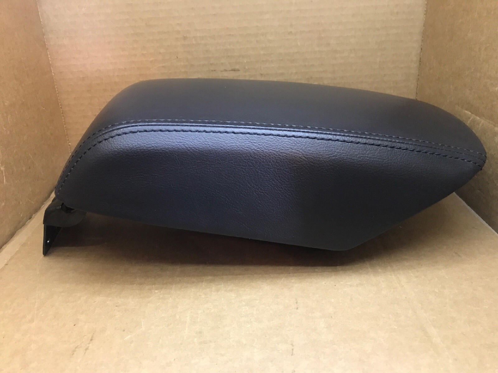 2011-2018 FORD EXPLORER CENTER CONSOLE LID COVER TOP ARMREST ARM REST ...