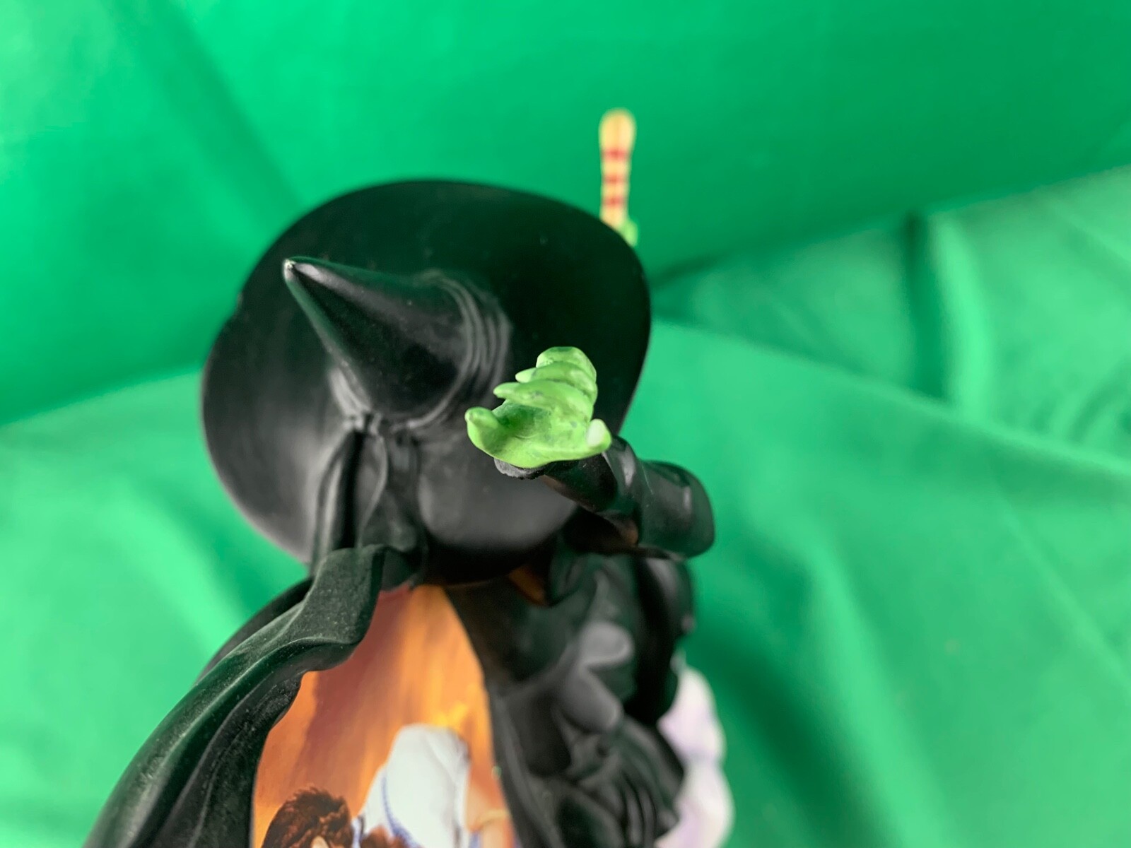 BRADFORD EXCHANGE WIZARD OF OZ SURRENDER DOROTHY FIGURINE (READ ...