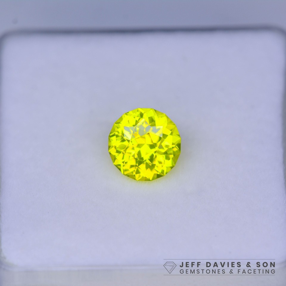 3.35ct Lab Lumo Garnet YAG – Yttrium Aluminum Garnet - Pulled ...