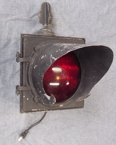VINTAGE GE STOP LIGHT SIGNAL SINGLE RED LENS RAILROAD TRAFFIC | eBay