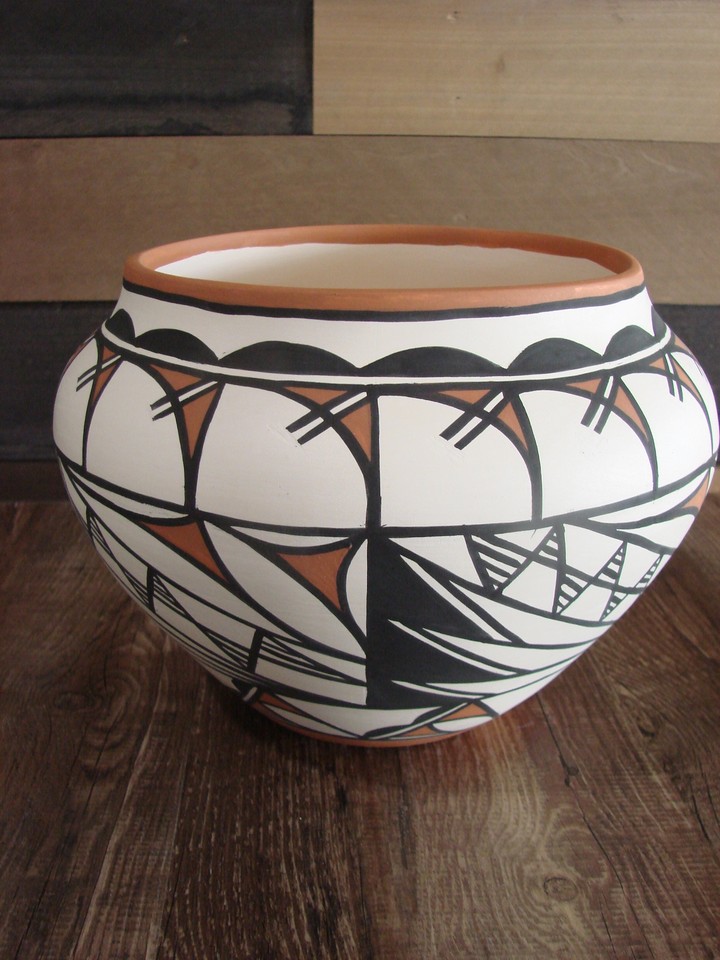 Native American Acoma Pueblo Fine Line Hand Painted Pottery by S. Daris ...
