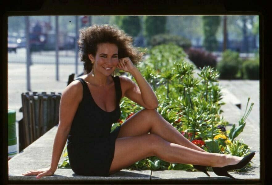 Linda Lusardi Leggy Glamour Model Pin Up Photo Shoot Original 35mm ...