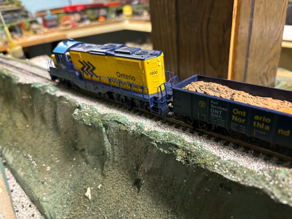 HO ONTARIO NORTHLAND ENGINE W/ DIGITRAK SOUND DECODER AND LED LIGHTS ...