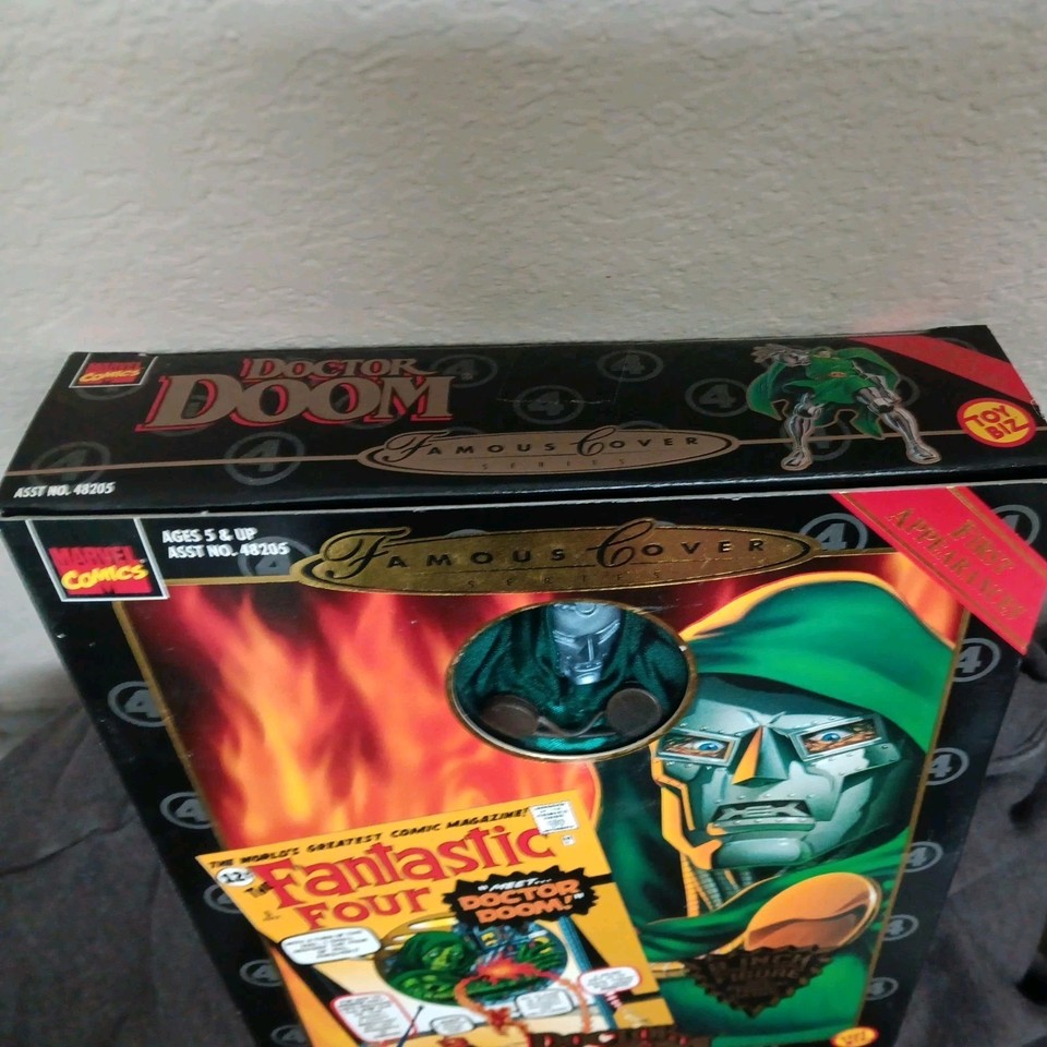 TOY BIZ Marvel Famous Cover Series Doctor Doom Poseable Figure. Fabric ...