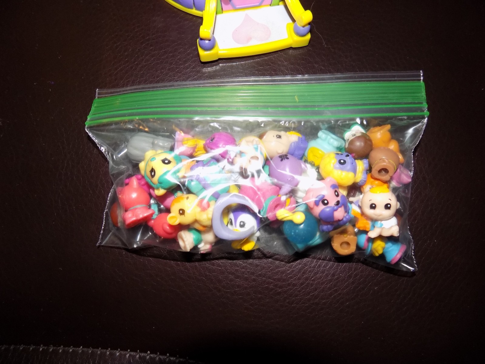 SQUINKIES GUMBALL MACHINE DISPENSER W/41 SQUINKIES HTF EUC | eBay